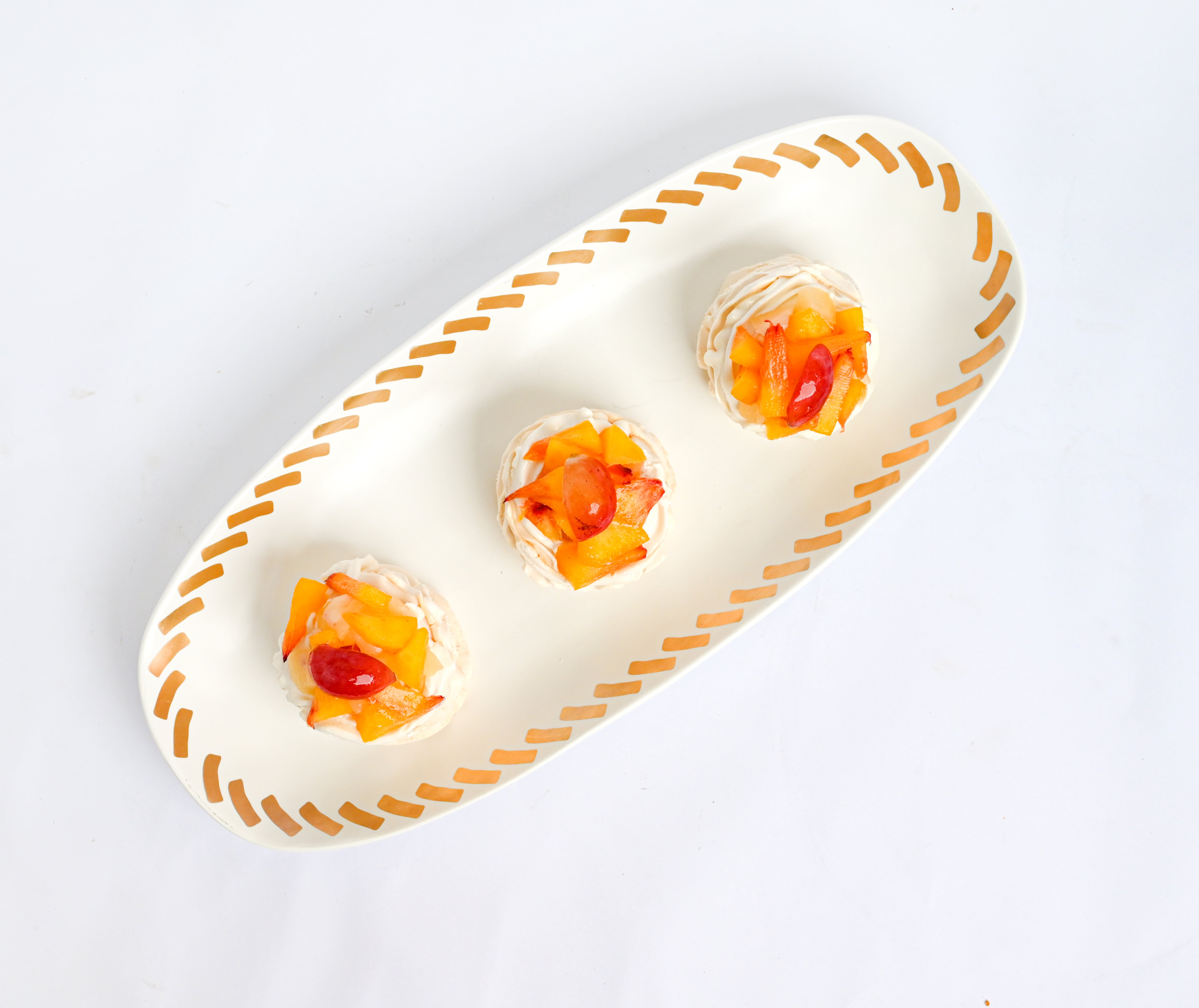 Mini Pavlova – Auntie Munaver's Dessert & Savory